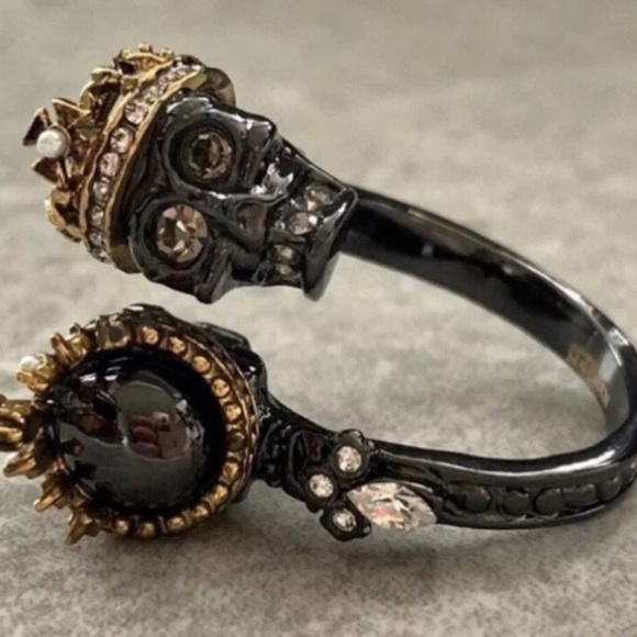 Alexander McQueen | Jewelry | Alexander Mcqueen Kingqueen Skull Ring Sz 7725 | Poshmark